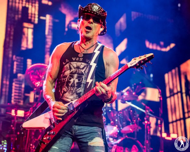 Scorpions Make True Believers of Fans at American Airlines Center in ...